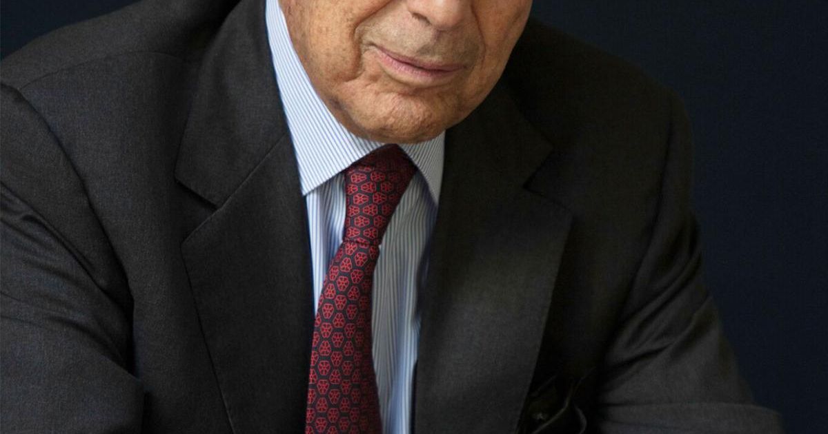 Mor Mario Vargas Llosa, escriptor i Nobel de Literatura, als 89 anys